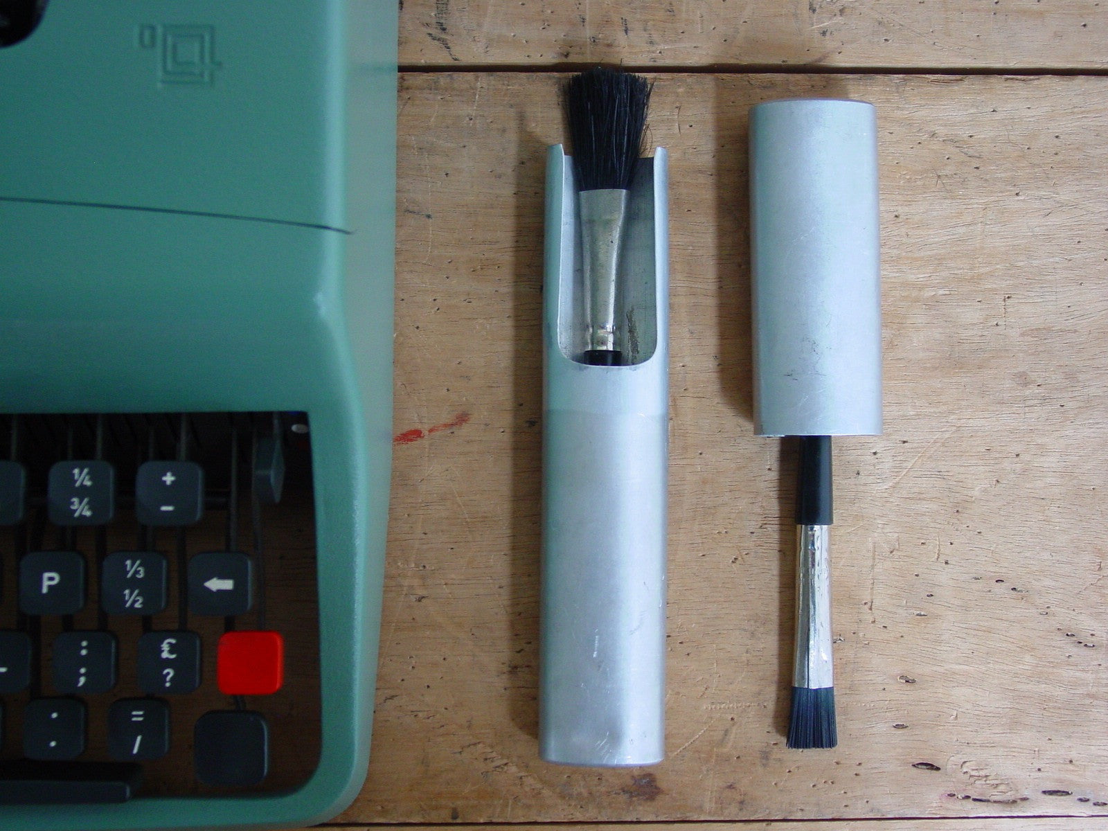 Vintage Olivetti Typewriter Brush Set – Charlie Foxtrot